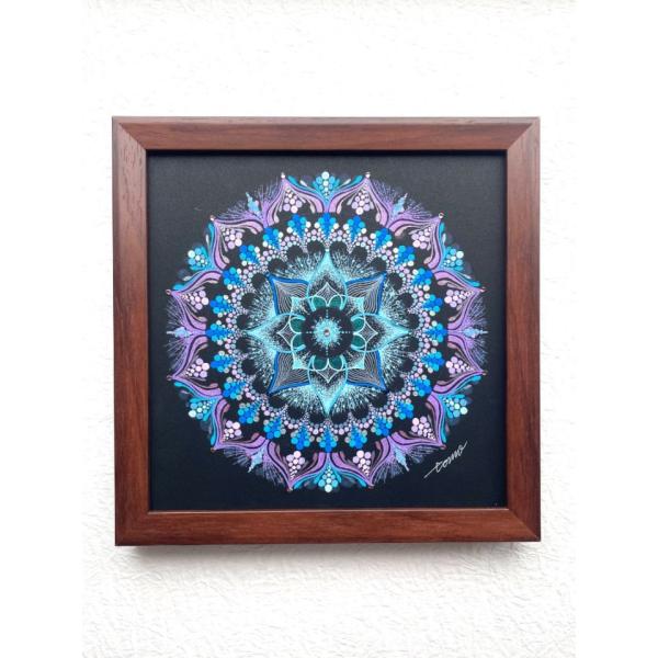 商品発送元：Japan Marche | ジャパンマルシェおもちゃ・ホビー・ゲーム、アート・美術品・骨董品・民芸品、絵画【作品紹介】これまで歩んできた枠から一歩踏み出す勇気に自分の内なる想いが解放されるような曼荼羅アート本作は手描きによる一...