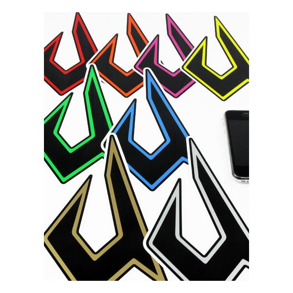 商品発送元：ジャスティスサーフボードオフィシャルショップその他アイテム説明定番!!! ジャスティスサーフボードに入るディケールロゴの原寸大ステッカーです。ロゴに合わせてカットしてありますので、そのまま貼ることが出来ます。車用のステッカーとし...