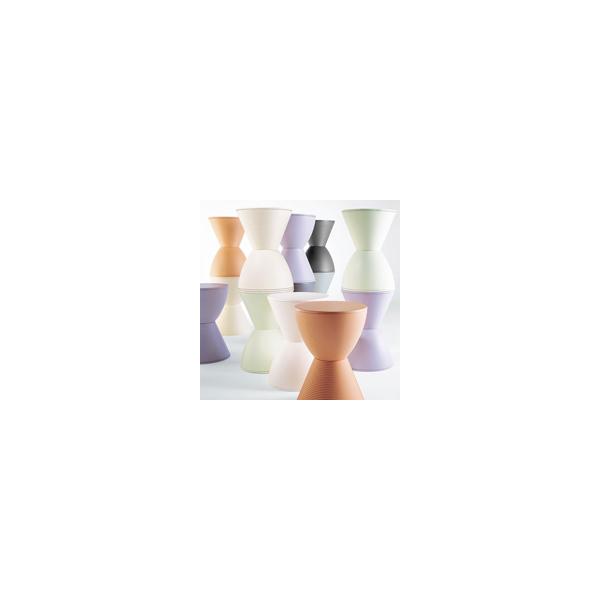 商品発送元：おしゃれな家具や照明・雑貨・店舗什器の通販HAPSENT生活・インテリア・文具、イス、スツール背もたれなし砂時計のようなフォルムで空間にアクセントをつけるスツール。背もたれがない椅子として、いろいろな場所で使われているスツール。...