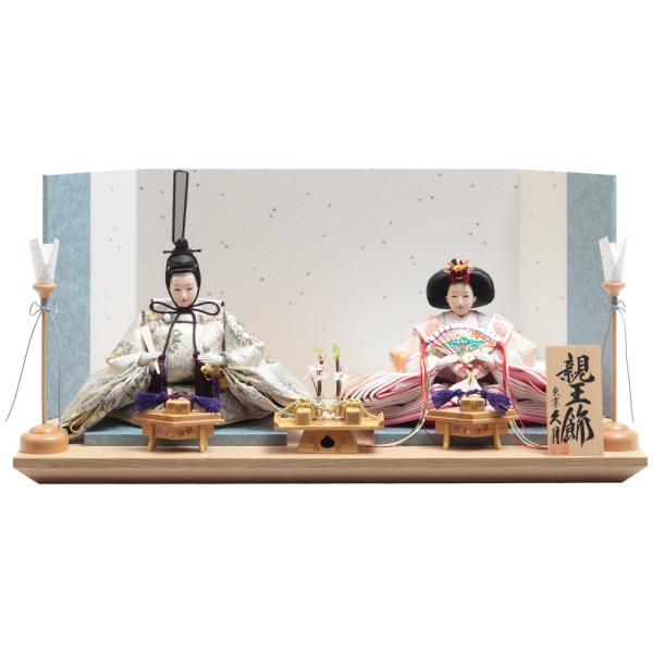 商品発送元：【公式】 人形の久月オンラインストア親王飾りキッズ・ベビー・マタニティ、キッズ、おもちゃ、人形（日本人形・フランス人形）男雛と女雛で色違いの同じ柄の衣裳を使用した"共柄"の仕立てが印象的な、明るく優美な風情に魅せられる親王飾りで...