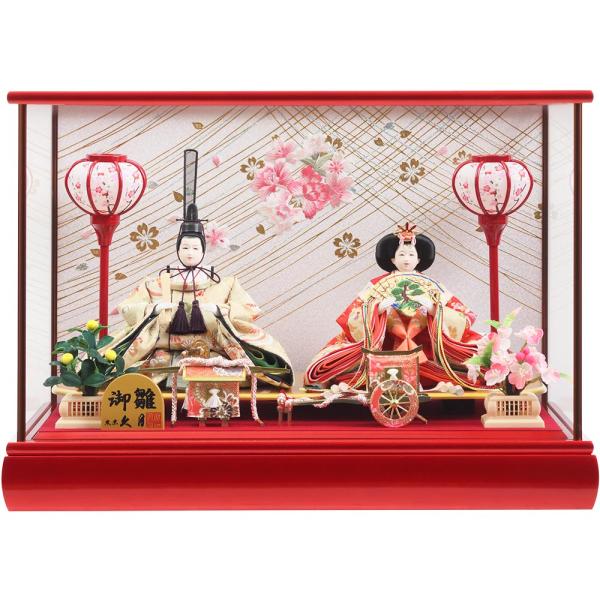 商品発送元：【公式】 人形の久月オンラインストア親王ケース飾りキッズ・ベビー・マタニティ、キッズ、おもちゃ、人形（日本人形・フランス人形）華やかな桜のモチーフを豪華に刺繍であしらった美しいケース背景に、可憐に微笑む趣のあるお人形が見事に映え...