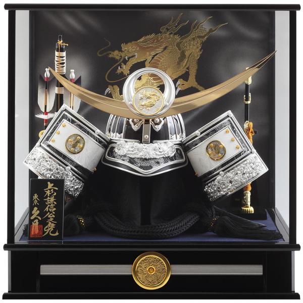 商品発送元：【公式】 人形の久月オンラインストア着用兜ケース飾りキッズ・ベビー・マタニティ、キッズ、おもちゃ、人形（日本人形・フランス人形）神秘的な雲龍を描いた印象的なケース背景に、名将・上杉謙信公で有名な"日輪と三日月"の前立をあしらった...