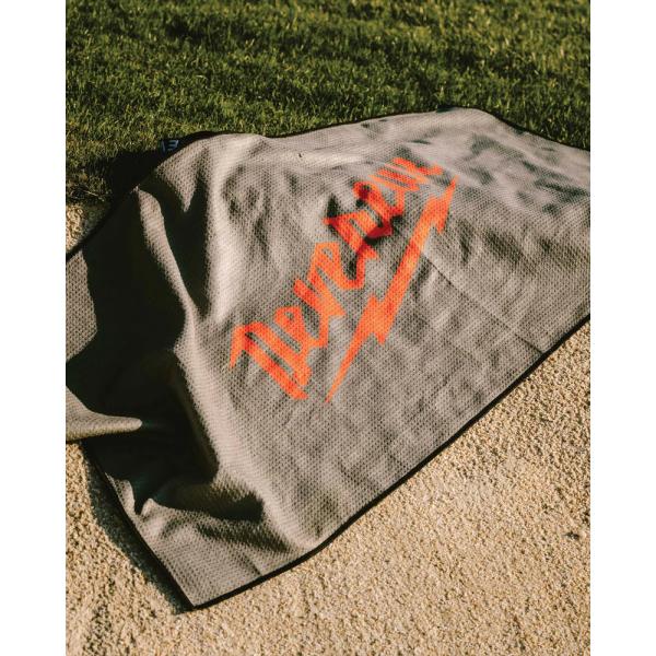 商品発送元：LA&amp;S (Realstore&amp;EC)ファッション・ブランドDevereux Golfの「Augusta Camo」マイクロファイバーワッフルゴルフタオルで、キャディーバッグにエッジを効かせましょう。この高性能タ...
