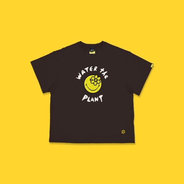 商品発送元：Lafayette｜ラファイエット公式通販サイトファッション・ブランドスマイリーマークとウォーターザプラントロゴがフロントに配された半袖Tシャツインパクトのあるデザインにフロント下部のフラワーロゴ、バックの上部スマイリーマークが...