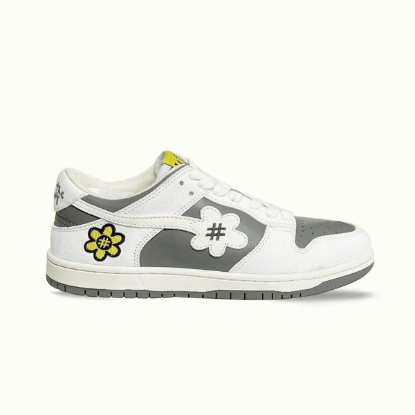 商品発送元：Lafayette｜ラファイエット公式通販サイトファッション・ブランドアイコニックなフラワーロゴを落とし込んだスニーカーブランドアイコンであるフラワーロゴをサイドに配し、シュータンにロゴタグ、ヒール部分にブランドネームを刺繍。品...