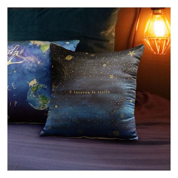 商品発送元：tesoroファッション・ブランド、レディース・婦人服サイズ：約45×45cm 原産国：インド 素材：［表地］ポリエステル100％、［裏地］コットン100％、インクジェットプリント 気分は星空散歩？子供部屋にもピッタリのデザイン...