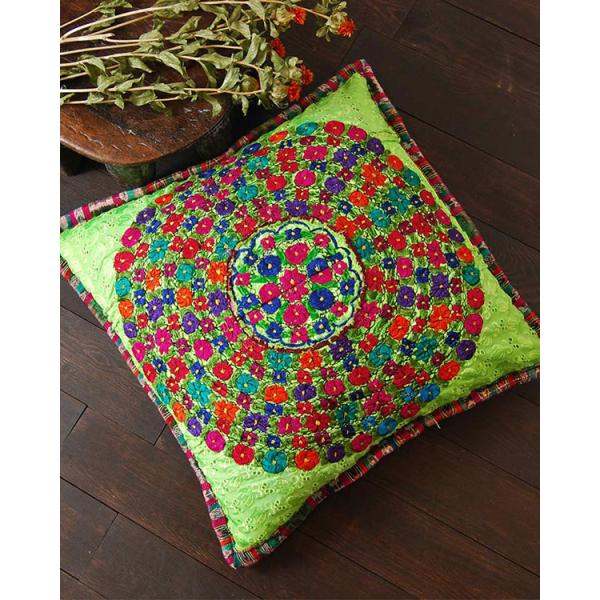 商品発送元：tesoroファッション・ブランド、カジュアル【商品説明】メキシコらしい鮮やかでカラフルな刺繍が施されたクッションカバーグアテマラとの国境近くのチアパス地方のもの。※クッションは別売り。カバーのみの販売となります。※本製品は、中...