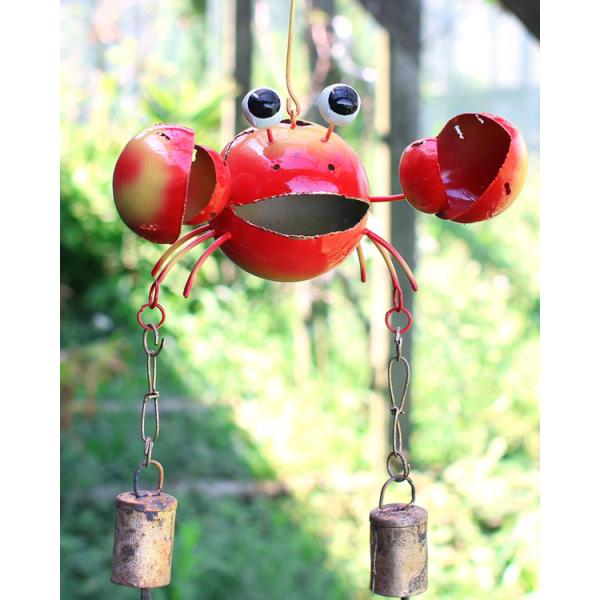 商品発送元：tesoroファッション・ブランド、レディース・婦人服サイズ：約W20×D10×H33cm原産国：インドネシアブリキベルにカニが新登場ベルの音色に定評のある人気商品ブリキベルにカニが仲間入り。ドアに掛けて開閉をお知らせするのはも...