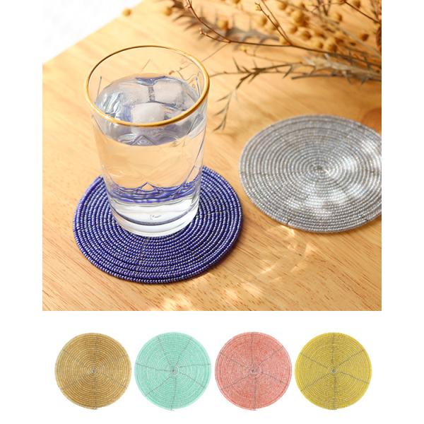 商品発送元：tesoroファッション・ブランド、レディース・婦人服サイズ：約φ10cm×４点セット原産国：インドインドのガラスビーズが可愛いカジュアルなコースター小さなガラスビーズで作ったインドのコースター。職人さんが一つ一つ手作りしました...