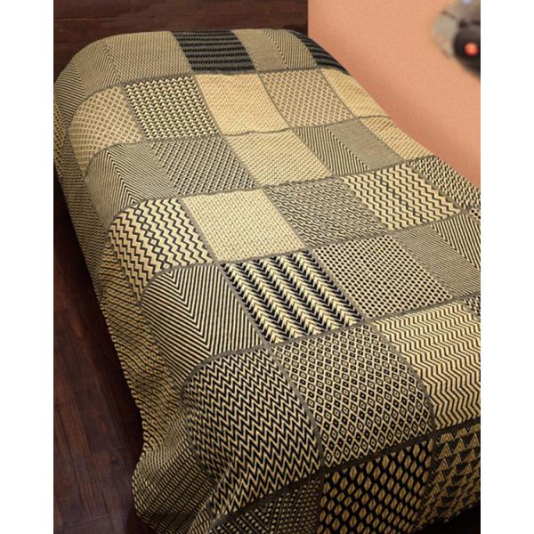 商品発送元：tesoroファッション・ブランド、レディース・婦人服サイズ：150cm×225cm原産国：インド素材：綿72％ ポリエステル28％ アフリカ中部コンゴ共和国クバ王国の伝統的な織物である草ビロードの柄をモチーフにした柄をパッチワ...