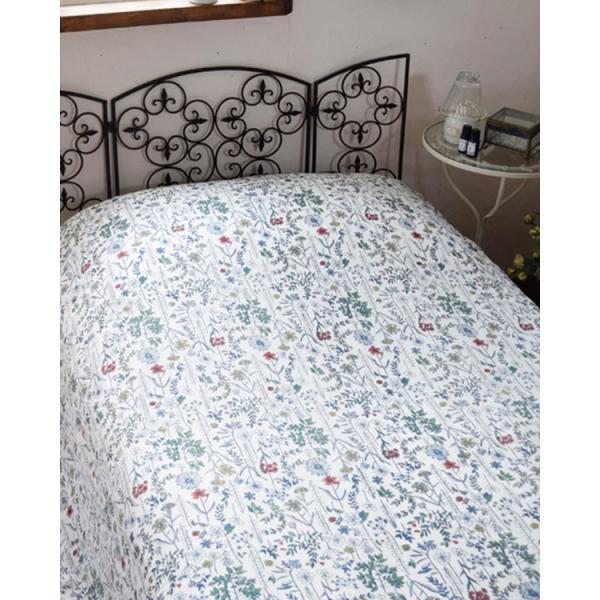 商品発送元：tesoroファッション・ブランド、レディース・婦人服サイズ：幅145cm×奥行225cm原産国：インド素材：綿100%春の野原のようなマルチクロス春にぴったりな花柄のマルチクロス。伸び伸びしたフリーハンドの線で描かれた草花がお...