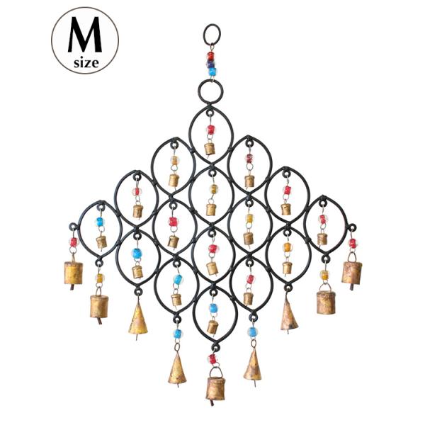 商品発送元：tesoroファッション・ブランド、レディース・婦人服《商品説明》サイズ：約33×55cm生産地：インド   沢山の小さいベルが心地よく鳴り響くアイアンベル海の中の魚の群れをイメージしたアイアンベルです。ふんだんに使われたビーズ...