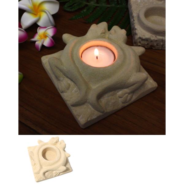商品発送元：tesoroファッション・ブランド、レディース・婦人服《商品説明》サイズ：横10×奥行き10×高さ4cm生産地：インドネシア   飾っておくだけでも可愛いキャンドルホルダークリーム色の石灰岩を使ったティーライト用キャンドルホルダ...