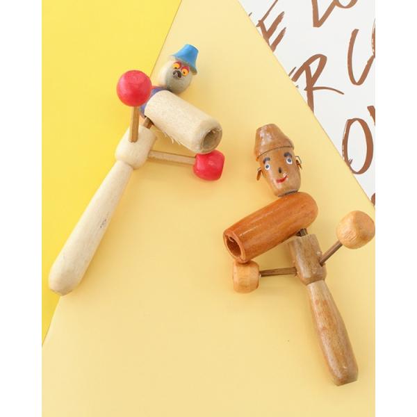 商品発送元：tesoroファッション・ブランド、レディース・婦人服《商品説明》サイズ：約8.5×D7×H17.5cm生産地：インドネシア   気の抜けた顔と動きが楽しいおもちゃなんだか脱力してしまうヘタウマ？な顔。カタカタと鳴らして遊びます...