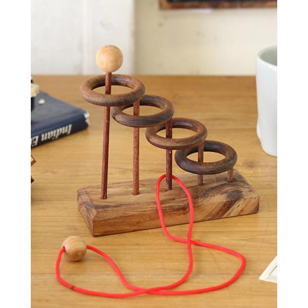 商品発送元：tesoroファッション・ブランド、レディース・婦人服《商品説明》サイズ：約W15×D5.5×H17cm生産地：タイ素材：木製   超難解、頭の体操!木のぬくもりが懐かしい知恵の輪。難易度 ★★★レトロな木製の知恵の輪。インテリ...