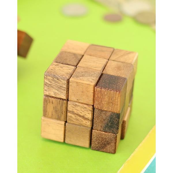 商品発送元：tesoroファッション・ブランド、レディース・婦人服《商品説明》サイズ：約W5×D5×H5cm生産地：タイ素材：木製   超難解、頭の体操!木のぬくもりが懐かしいパズル。難易度 ★★★★レトロな木製のパズル。インテリアとして飾...