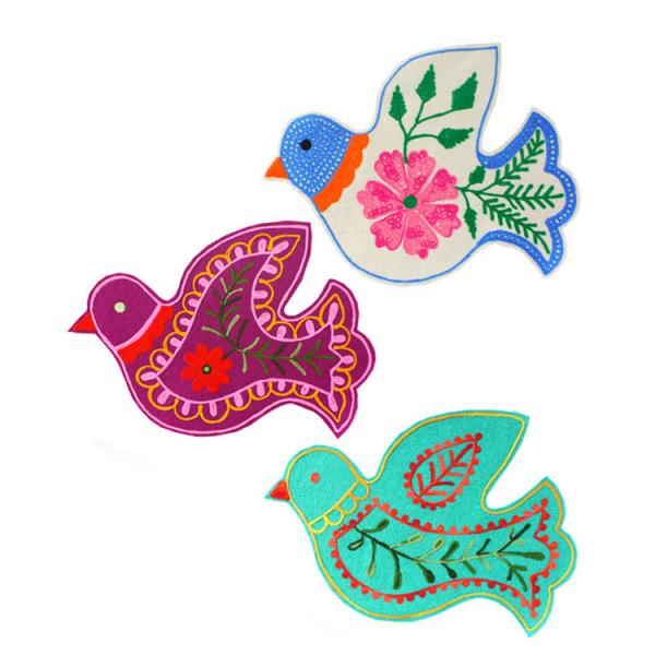 商品発送元：tesoroファッション・ブランド、レディース・婦人服《商品説明》商品サイズ：37×28cm生産地：インド素材：●ベース生地/毛55％、アクリル25％、ポリエステル20％●刺繍糸/アクリル100％※職人が一つずつカットしているた...