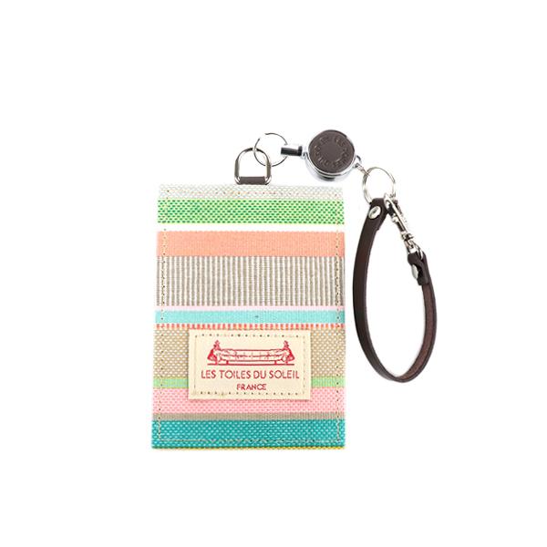 商品発送元：レ・トワール・デュ・ソレイユ公式オンラインショップバッグ・靴・小物、雑貨・小物、定期入れ・パスケースストラップが伸びる便利なパスケースです。バッグのハンドルに吊るすことが出来るので、バッグの中でも探しやすく無くすこともありません...