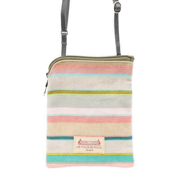 商品発送元：レ・トワール・デュ・ソレイユ公式オンラインショップバッグ・靴・小物、雑貨・小物、定期入れ・パスケースパスポートや携帯電話など小物を入れるのにぴったりなミニポーチショルダー。ご旅行時はもちろん、普段使いの貴重品入れとしてもおすすめ...