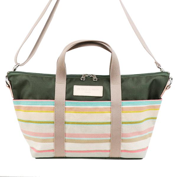 商品発送元：レ・トワール・デュ・ソレイユ公式オンラインショップスポーツ・アウトドア・旅行レ・トワールの生地と、軽くて汚れにくいナイロン生地を合わせたトラベルボストンです。その日の気分で「ボストンバッグ」としても「ショルダーバッグ」としてもお...