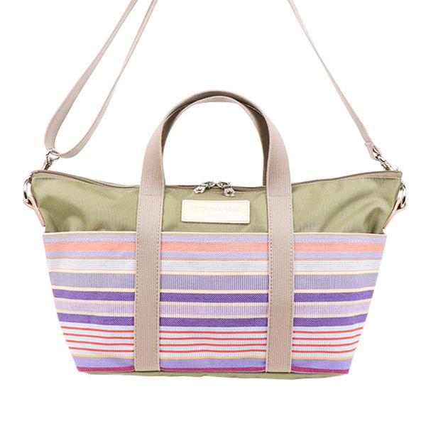 商品発送元：レ・トワール・デュ・ソレイユ公式オンラインショップスポーツ・アウトドア・旅行レ・トワールの生地と、軽くて汚れにくいナイロン生地を合わせたトラベルボストンです。その日の気分で「ボストンバッグ」としても「ショルダーバッグ」としてもお...