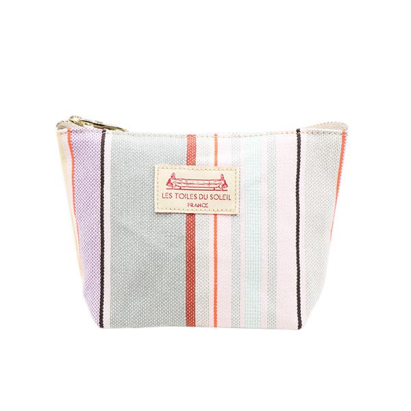 商品発送元：レ・トワール・デュ・ソレイユ公式オンラインショップビューティ・コスメ・香水、メイク雑貨・小物、ポーチ・メイクボックスリクエストにお応えして、ソレイユポーチがコットンネームになりました。カタランの女性が、テーブルクロスを広げている...