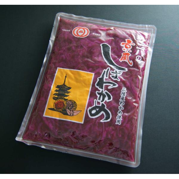 商品発送元：お惣菜.comフード・菓子、惣菜・食材、和風料理・惣菜三陸産の茎わかめを使用し、丁寧に処理し剣山引きにました。食べやすく、シャキシャキとした食感と程よい歯ごたえがやみつきになります。京都のしば漬け風の風味豊かな味付けで、ご飯のお...