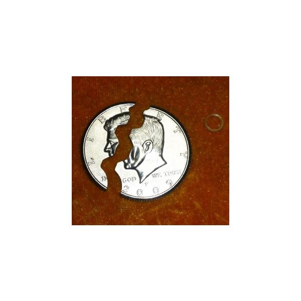 商品発送元：トランプマジック 人気手品用品通販-マジック3-おもちゃ・ホビー・ゲーム商品詳細：ギミックコイン1個　　　　　日本語説明書【コインを噛みちぎる！ちぎったコインが目の前で復活するマジック】【格安】バイツアウト・ハーフダラー/Bit...