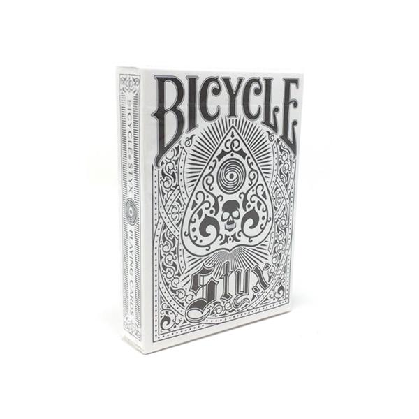 商品発送元：トランプマジック 人気手品用品通販-マジック3-おもちゃ・ホビー・ゲーム商品内容：スティックスデック1組企画・製作：エリック・ロス（Eric Ross&amp;#8203;）【生者と死者の領域を分ける女神の名前を冠したデザインデ...