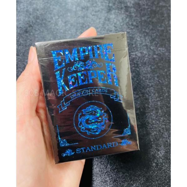商品発送元：トランプマジック 人気手品用品通販-マジック3-おもちゃ・ホビー・ゲーム商品内容：エンパイア・キーパーデック1組【エンパイアキーパーデックの七色に光る高級感あふれるブルーデックの登場です！】