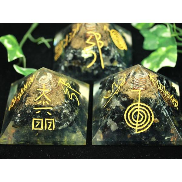 商品発送元：激安天然石卸専門の仕入パワーストーン（株）島田商事ジュエリー・アクセサリー、ジュエリー・アクセサリー【USAツーソンミネラルショー買付商品が入荷しました！】開運、風水などで非常に人気の高いオルゴナイトに、一番人気のピラミッドタイ...