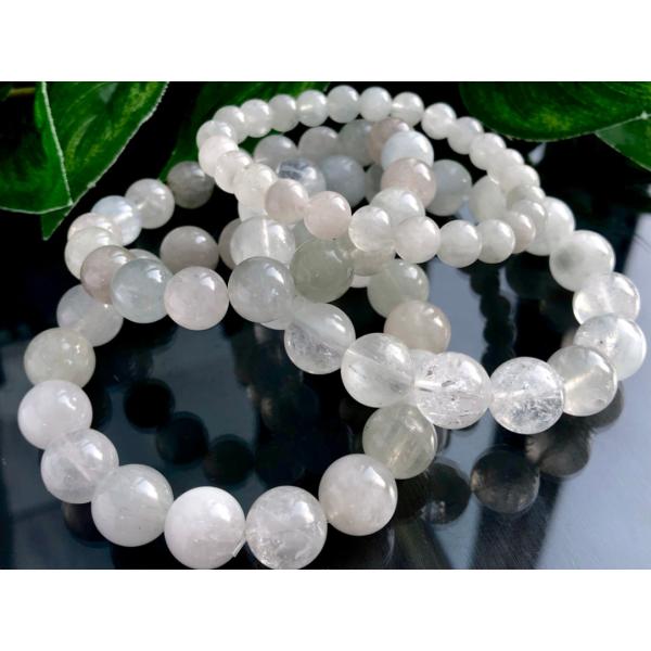 商品発送元：激安天然石卸専門の仕入パワーストーン（株）島田商事ジュエリー・アクセサリー、ジュエリー・アクセサリー、ブレスレット・バングル、ビーズ水晶にファイバー状の内包物が濃密に入った、アンフィボールインクォーツ。別名『ラビットヘアークォー...