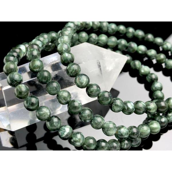 商品発送元：激安天然石卸専門の仕入パワーストーン（株）島田商事ジュエリー・アクセサリー、ジュエリー・アクセサリー深い緑に白い模様が浮かぶセラフィナイト。独特な結晶が天使の羽のように見えることから、天使セラフィムにちなんで名付けられました。素...