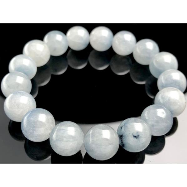 商品発送元：激安天然石卸専門の仕入パワーストーン（株）島田商事ジュエリー・アクセサリー細かい針状の鉱物が水晶に内包されたラビットサゲニティッククォーツ。ギリシャ語とラテン語で「綱」を意味するSagenaが由来です。素材：ブルーラビットサゲニ...