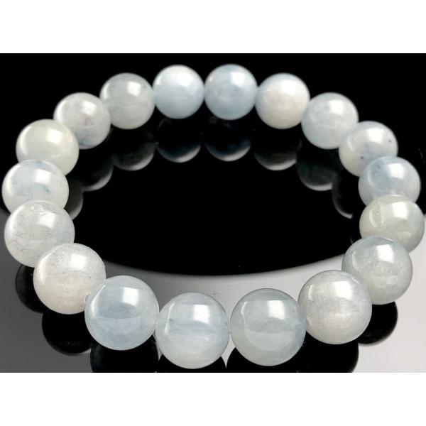 商品発送元：激安天然石卸専門の仕入パワーストーン（株）島田商事ジュエリー・アクセサリー細かい針状の鉱物が水晶に内包されたラビットサゲニティッククォーツ。ギリシャ語とラテン語で「綱」を意味するSagenaが由来です。素材：ブルーラビットサゲニ...