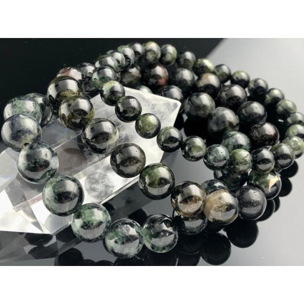 商品発送元：激安天然石卸専門の仕入パワーストーン（株）島田商事ジュエリー・アクセサリーダークカラーのグリーントルマリンブレスレット。トルマリンの両端はプラスとマイナスを帯電し、摩擦でマイナスイオンを発生させるといわれています。水や空気を浄化...