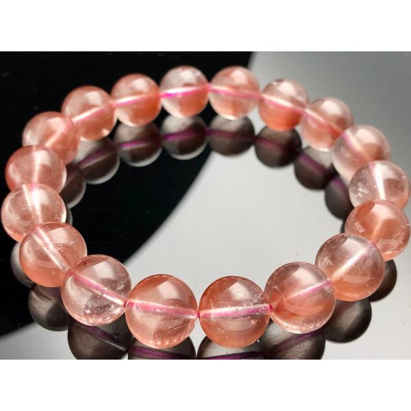 商品発送元：激安天然石卸専門の仕入パワーストーン（株）島田商事ジュエリー・アクセサリー細かい針状の鉱物が水晶に内包されたラビットサゲニティッククォーツ。ギリシャ語とラテン語で「綱」を意味するSagenaが由来です。素材：ピンクラビットヘアサ...