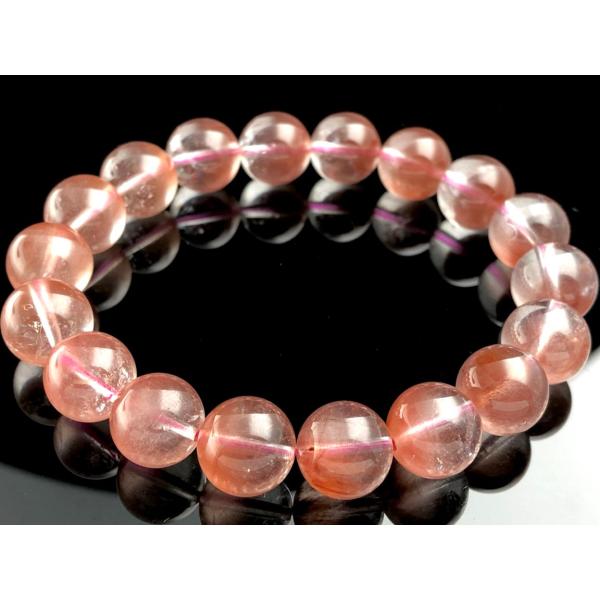 商品発送元：激安天然石卸専門の仕入パワーストーン（株）島田商事ジュエリー・アクセサリー細かい針状の鉱物が水晶に内包されたラビットサゲニティッククォーツ。ギリシャ語とラテン語で「綱」を意味するSagenaが由来です。素材：ピンクラビットヘアサ...