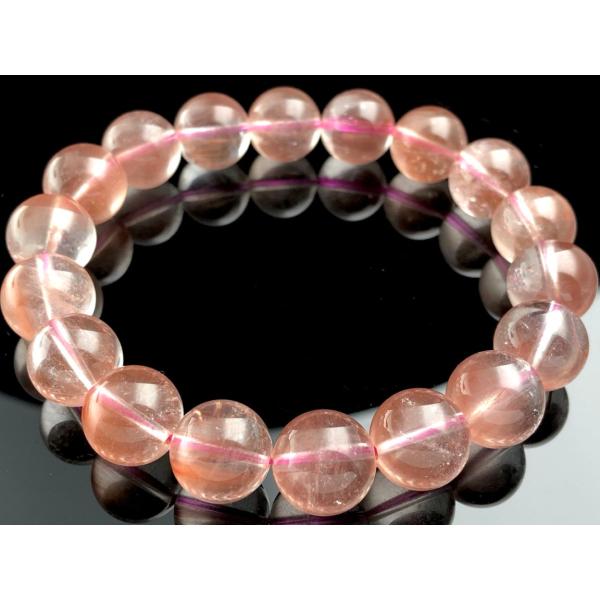 商品発送元：激安天然石卸専門の仕入パワーストーン（株）島田商事ジュエリー・アクセサリー細かい針状の鉱物が水晶に内包されたラビットサゲニティッククォーツ。ギリシャ語とラテン語で「綱」を意味するSagenaが由来です。素材：ピンクラビットヘアサ...