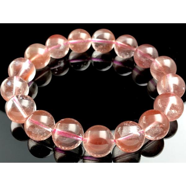 商品発送元：激安天然石卸専門の仕入パワーストーン（株）島田商事ジュエリー・アクセサリー細かい針状の鉱物が水晶に内包されたラビットサゲニティッククォーツ。ギリシャ語とラテン語で「綱」を意味するSagenaが由来です。素材：ピンクラビットヘアサ...