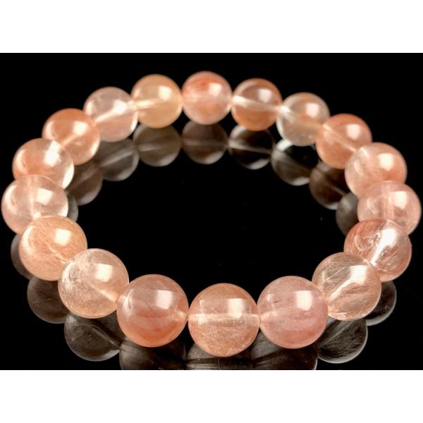 商品発送元：激安天然石卸専門の仕入パワーストーン（株）島田商事ジュエリー・アクセサリー細かい針状の鉱物が水晶に内包されたラビットサゲニティッククォーツ。ギリシャ語とラテン語で「綱」を意味するSagenaが由来です。素材：ピンクラビットヘアサ...