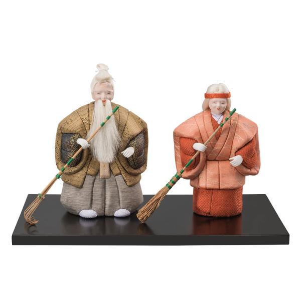 商品発送元：真多呂人形人形高さ:約14cmキッズ・ベビー・マタニティ夫婦円満・長寿を願う、縁起の良い人形。結納・長寿のお祝いにぴったり。『高砂』は能作品のひとつです。高砂の浦の一本の松の下を掃き清める老夫婦。この松は「高砂の松」といって、こ...