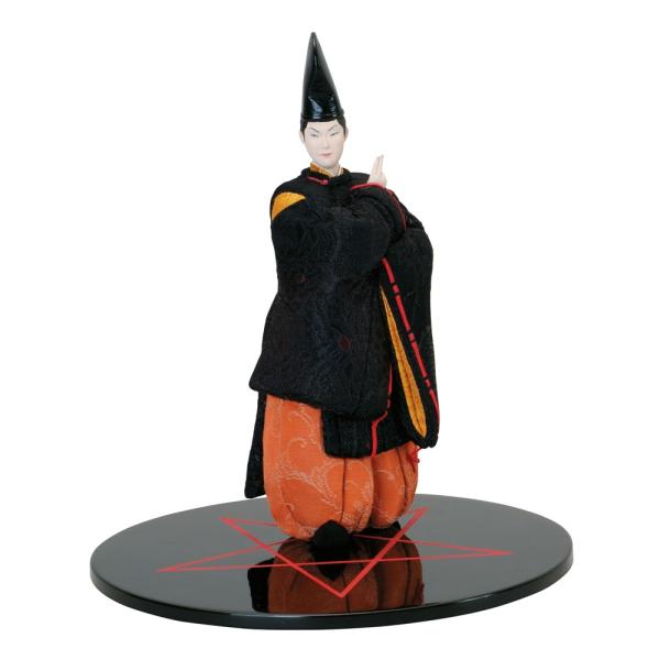 商品発送元：真多呂人形キッズ・ベビー・マタニティキリリと印を結ぶ立ち姿が凛々しい、黒衣の陰陽師。 陰陽師とは、中国発祥の「陰陽道」とよばれる特殊な技術を駆使して吉凶や災福を察知し、それらを処理するために呪術作法を行なう人のことです。 陰陽師...