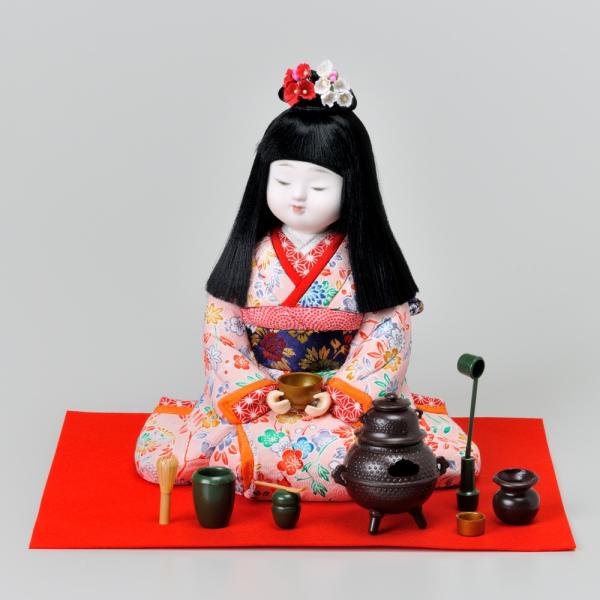商品発送元：真多呂人形キッズ・ベビー・マタニティおすまし顔でお点前を披露。気持ちはすっかり茶名人。色鮮やかな小花をちりばめた、明るい彩りの着物を身につけた少女がお点前を披露している木目込み人形キットです。きりりとした顔立ちは、少女でありなが...
