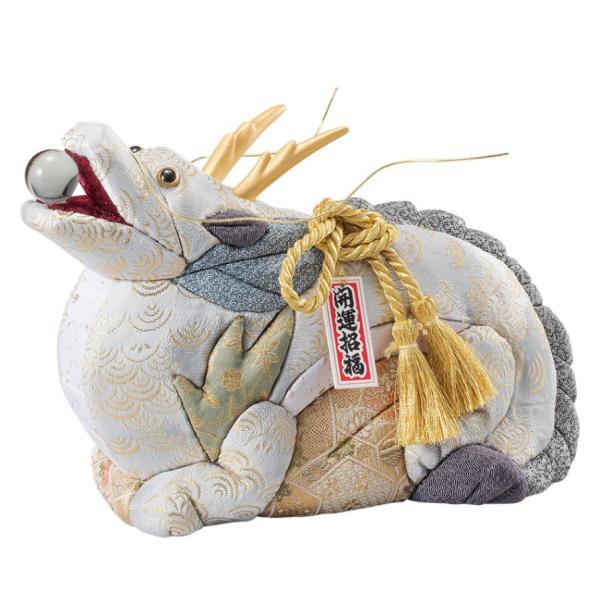 商品発送元：真多呂人形人形高さ13cm、長さ19cmキッズ・ベビー・マタニティ運気も天高く舞い上がる、辰の干支人形キット。毎年ご好評をいただいている干支人形キットです。天空を泳ぐように飛翔する龍神様。宝珠とくわえ、宝袋をお腹にかかえ、益々の...