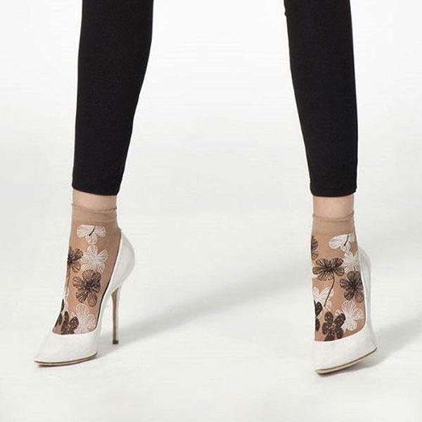 商品発送元：インポートセレクトショップ　Moda Italiaファッション・ブランド、インナーウェア・ナイトウェア、レディース、ストッキングイタリア インポート ストッキングブランド OMSA SIDE 花柄ソックス　ベージュグラフィック系...