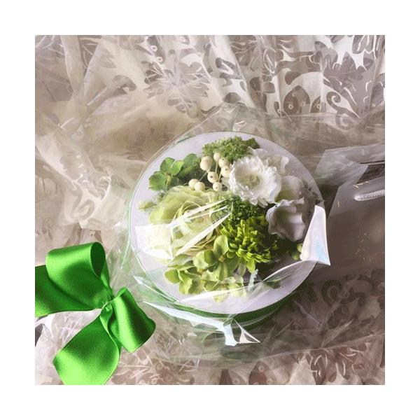 商品発送元：マイカシミヤダイパーケーキ（高さ約20cm x 幅約22cm）。紙オムツ入り。ミニベア（体長約12cm）。花材の在庫により、全く同じデザインが難しい場合もございます。 イメージに近い感じで1点ずつお作りします。生活・インテリア・...