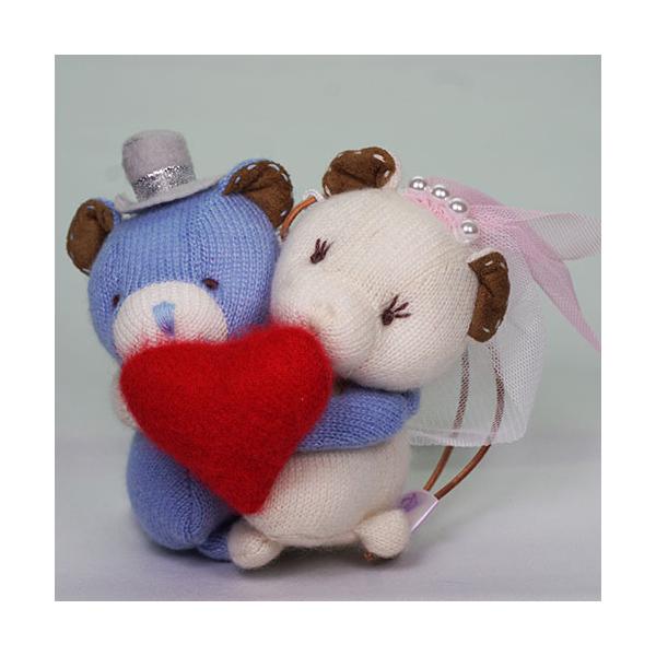 商品発送元：マイカシミヤ皮紐付きのベビー・ハグベア。耳のウルトラ・スエードとハンド・ステッチがアクセント。体長約８センチ。おもちゃ・ホビー・ゲーム、おもちゃ、人形・ぬいぐるみハートを抱いたベビー・ウェディング・ハグベア「ビジューのヘッドチュ...