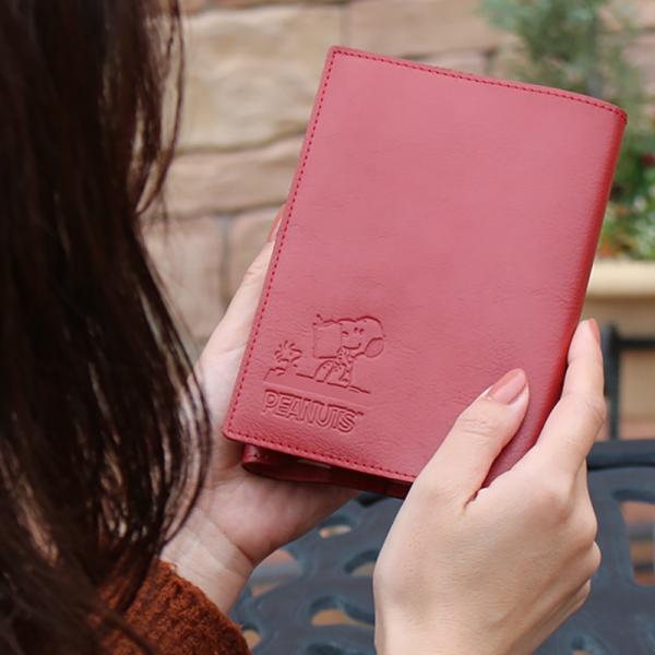 商品発送元：【Leather Goods】ナダヤ | 財布、バッグ、革小物バッグ・靴・小物 スヌーピーの魅力に惹き込まれていく。スヌーピーといえば、可愛い犬のキャラクター。はじめはそんな認識でいました。 だけど知れば知るほど、可愛いだけじゃ...