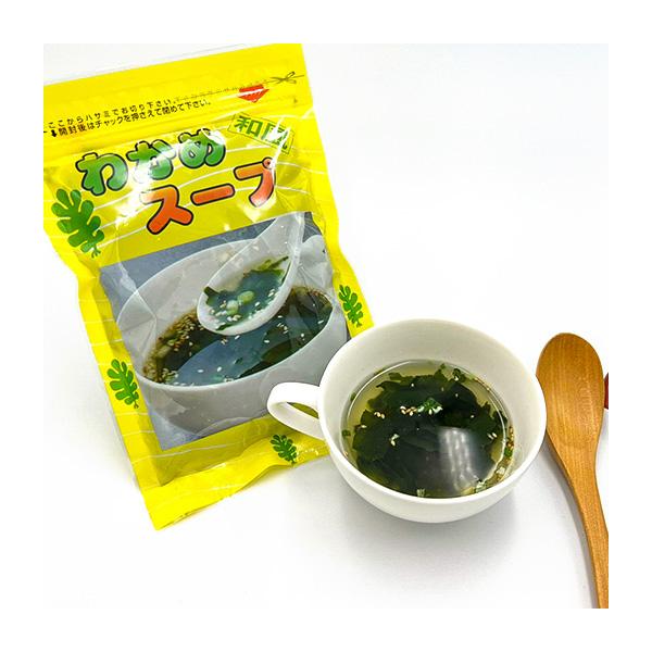 商品発送元：鳴門さと家 - 株式会社吉田敏治商店フード・菓子お湯を注ぐだけで簡単にわかめスープの出来上がりです。お好みの具を入れるとより一層味がひきたちます。内容量100g原材料名わかめ／食塩／砂糖／調味料（アミノ酸）かつお／野菜エキス／ね...